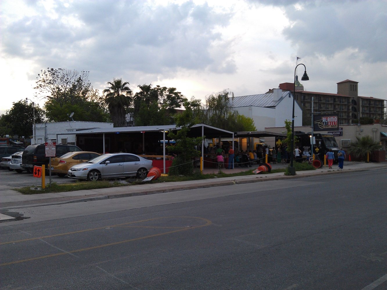 Southtown's Food Truck Park Opens - Alamo Street Eat ~ Bar - Front ...